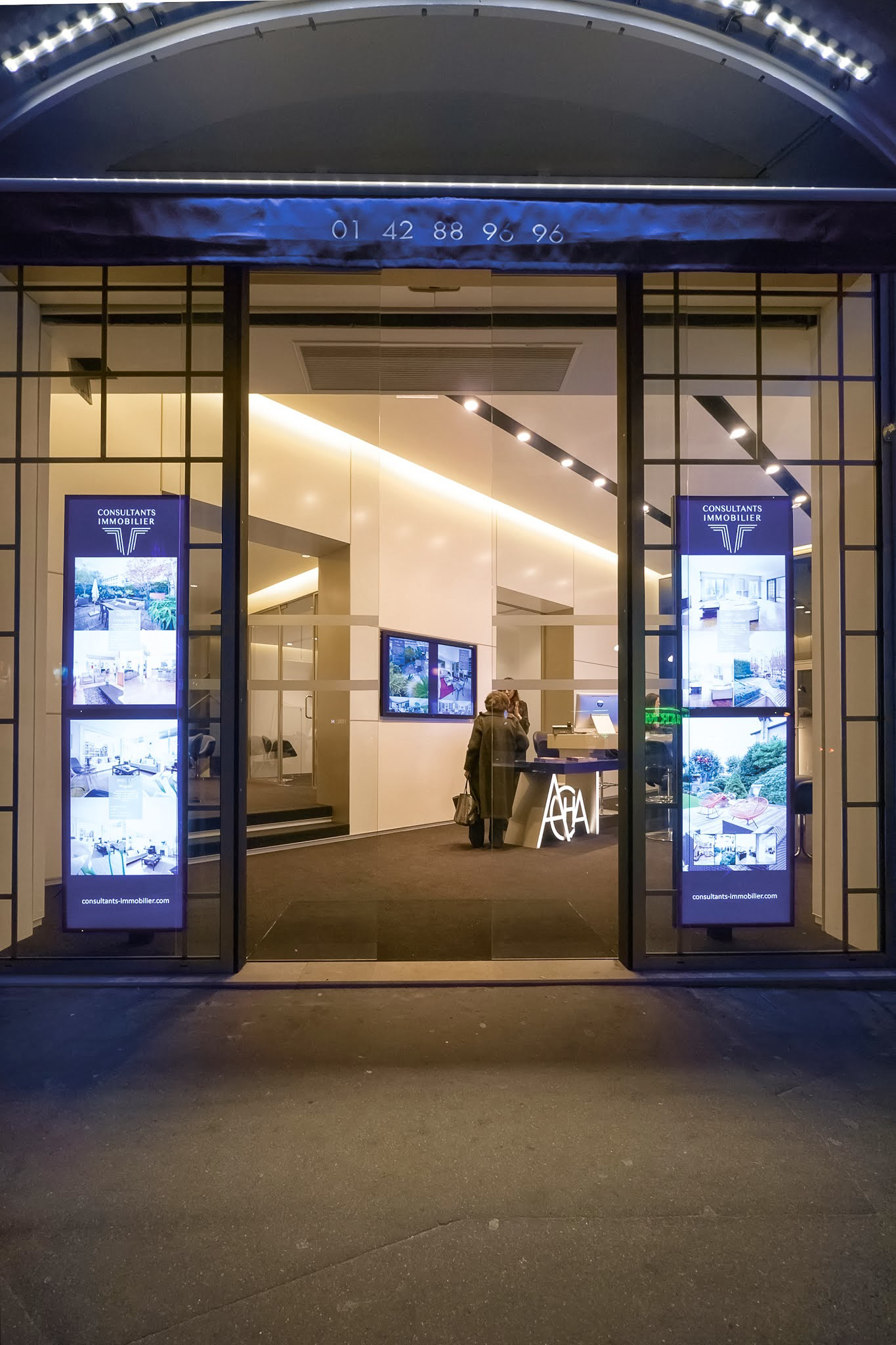 La révolution des vitrines numériques - Journal de l'Agence